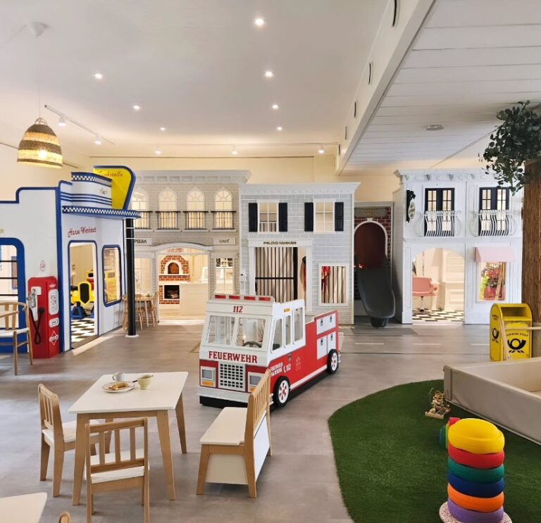 Play Cafés Build Community | Lilliput Play Homes